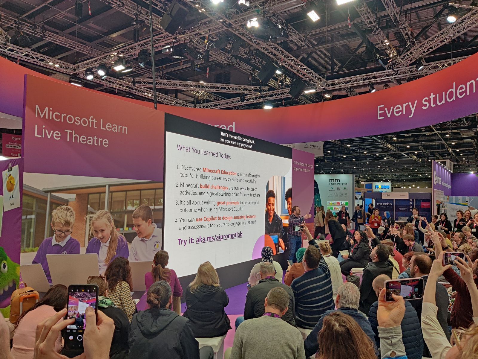 Ivaldi ApS | IT-afdeling udforsker nyeste edtech trends på Bett Show